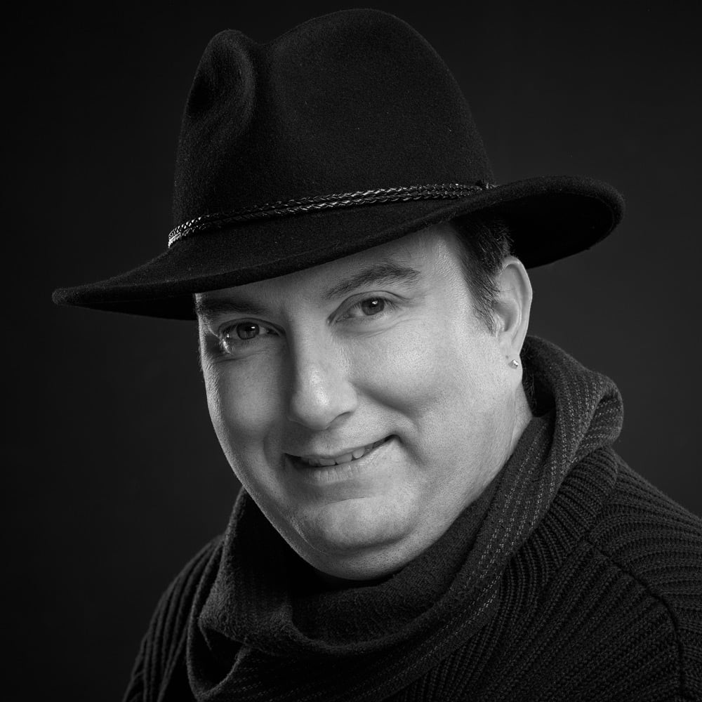 Emre Ede Fizikçi, Eğitimci, Yazar • İnplato | Görsel Çözümler